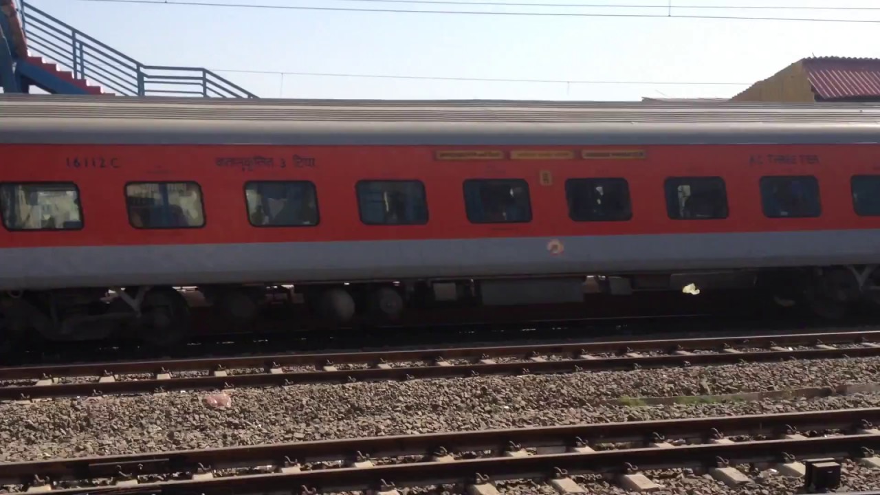 12958 NDLS-ADI Swarna Jayanti Rajdhani Exp first time with SBI WDG4 ...