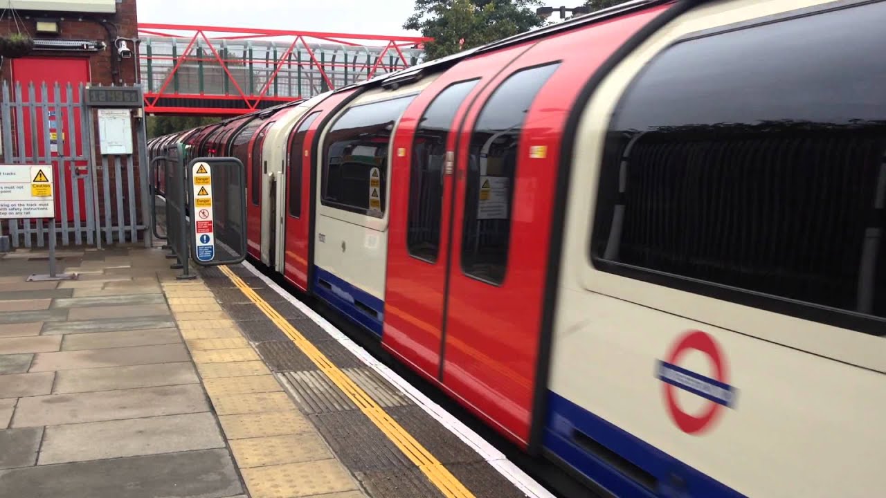 Central Line 1992 Stock departs Leyton - YouTube