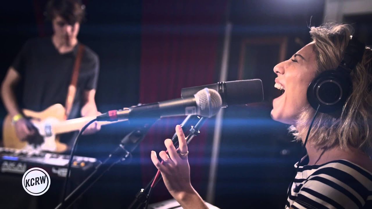 Tei Shi performing "Bassically" Live on KCRW from The Village - YouTube