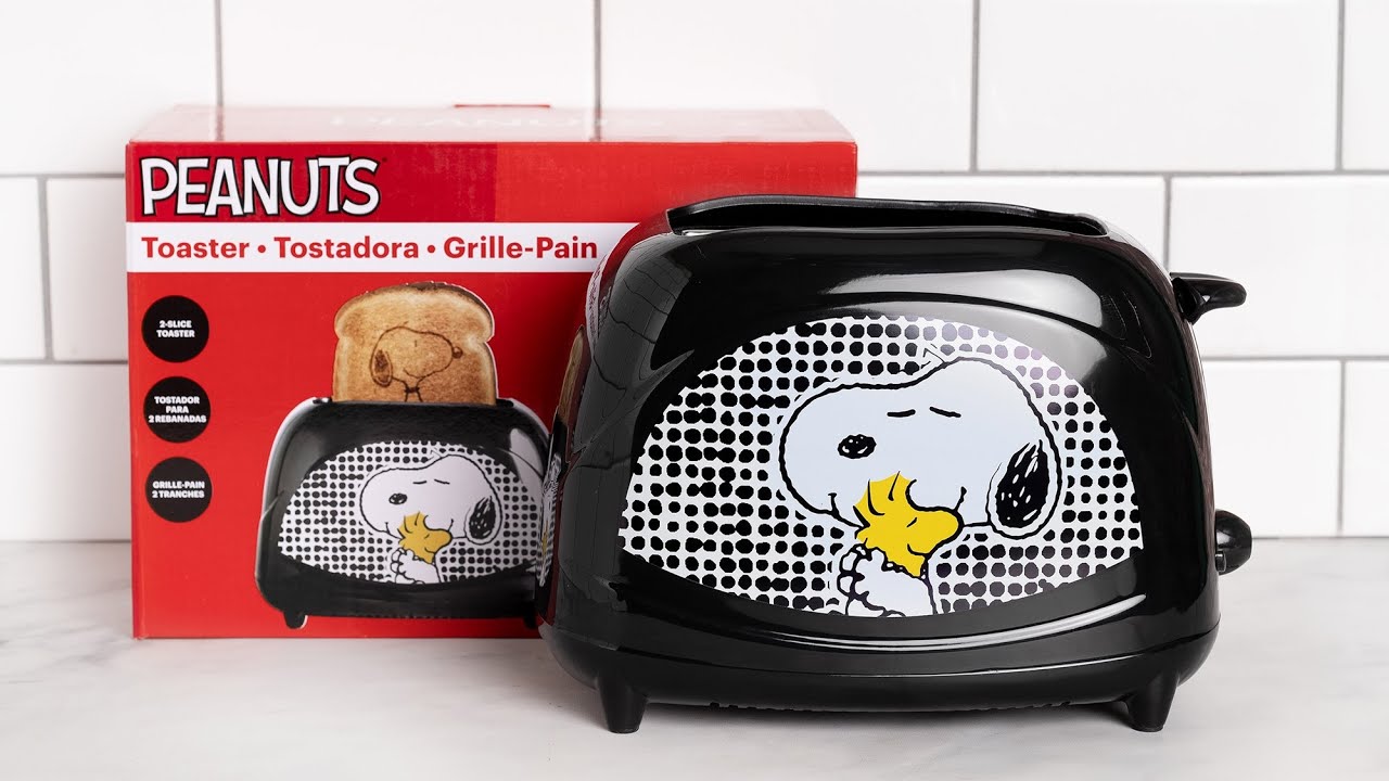 Uncanny Brands Peanuts Snoopy Two-Slice Toaster- Toasts Your Favorite ...