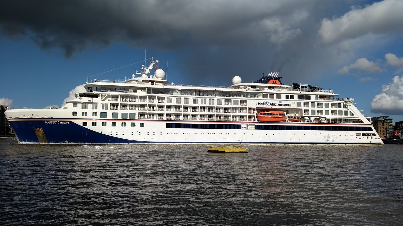HANSEATIC NATURE at Tower Bridge - YouTube