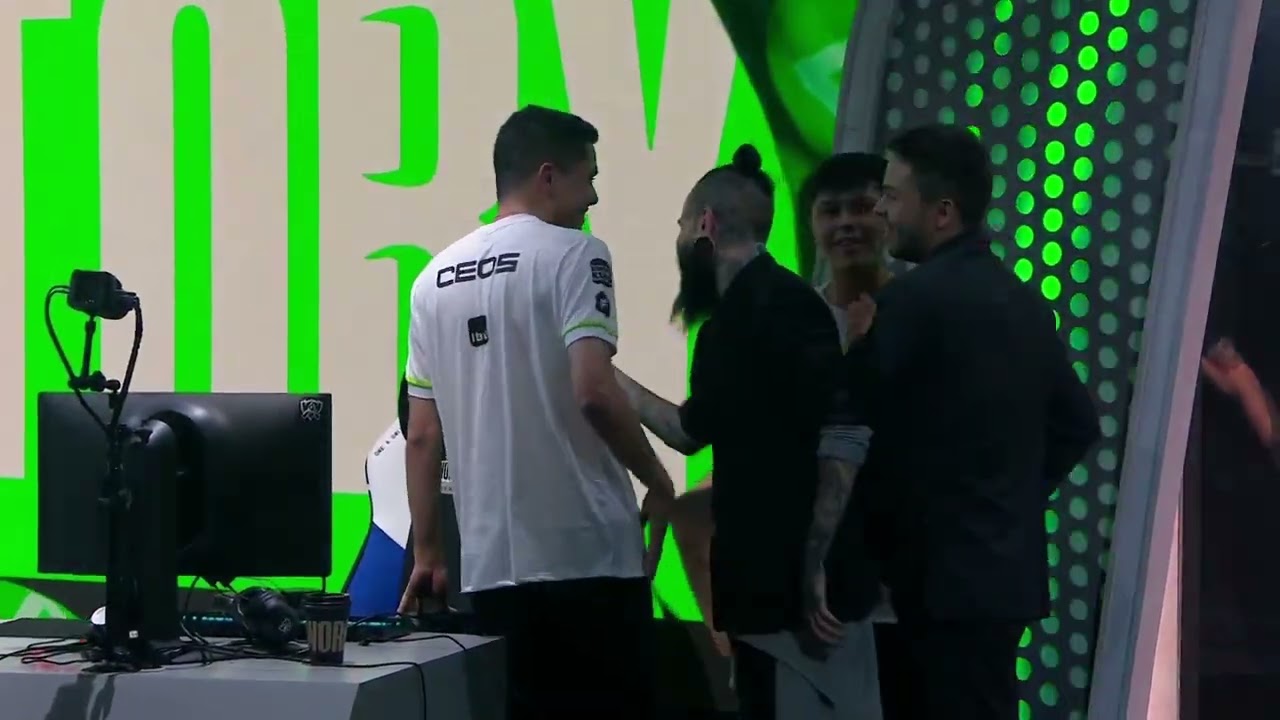 BRANCE HUMILHANDO FNATIC COM SEU BOT GAP!! - YouTube