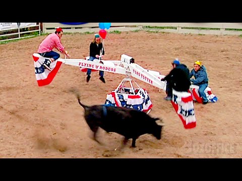 Qui survivra à l'attaque du Taureau ? | Jackass Deux: Le film | Extrait VF