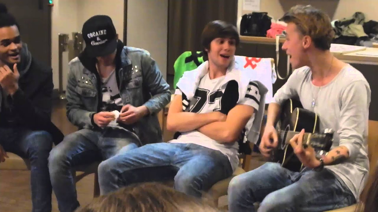 Rolničky,rolničky-Vánoční akustický koncert (Akcent) - YouTube