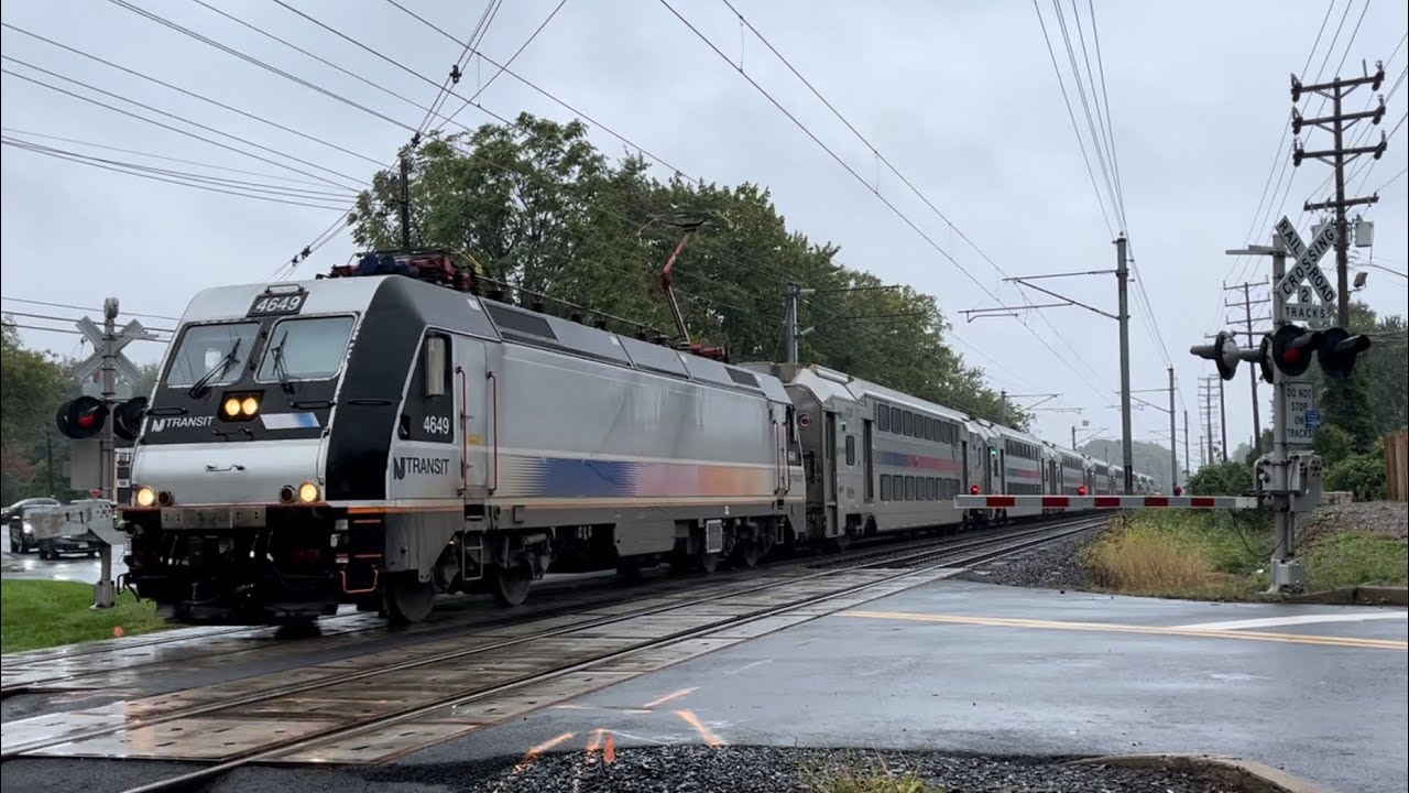 NJ Transit ALP-46A #4649 NJCL Train 7233 Silverside Ave Little Silver ...