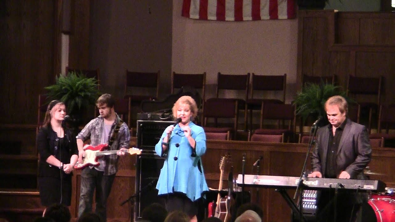 Jeff and Sheri Easter sing Thank You Lord For Your Blessing On Me - YouTube