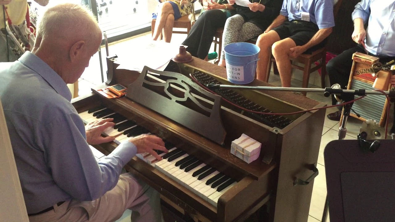 Dr. Jazzy Jim Gover's Dixieland Ragtime band jam session in Naples ...