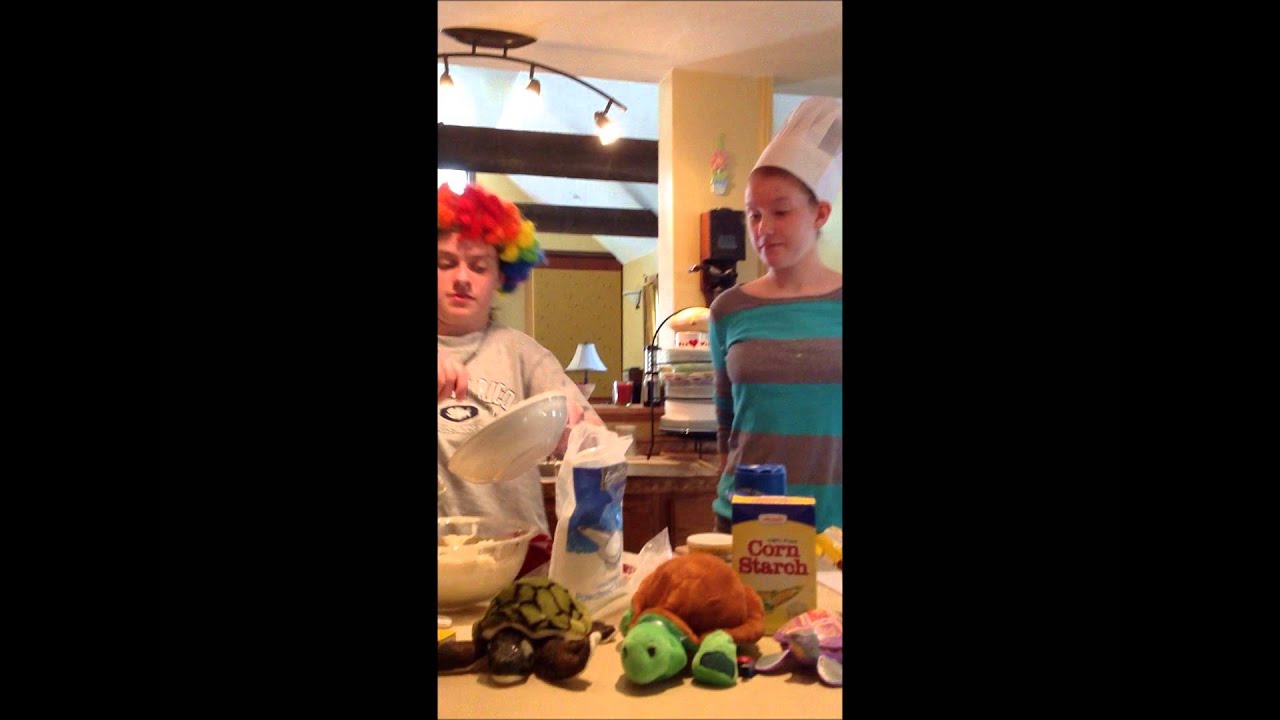 Spanish cooking show How to make Chocolate Alfajores - YouTube