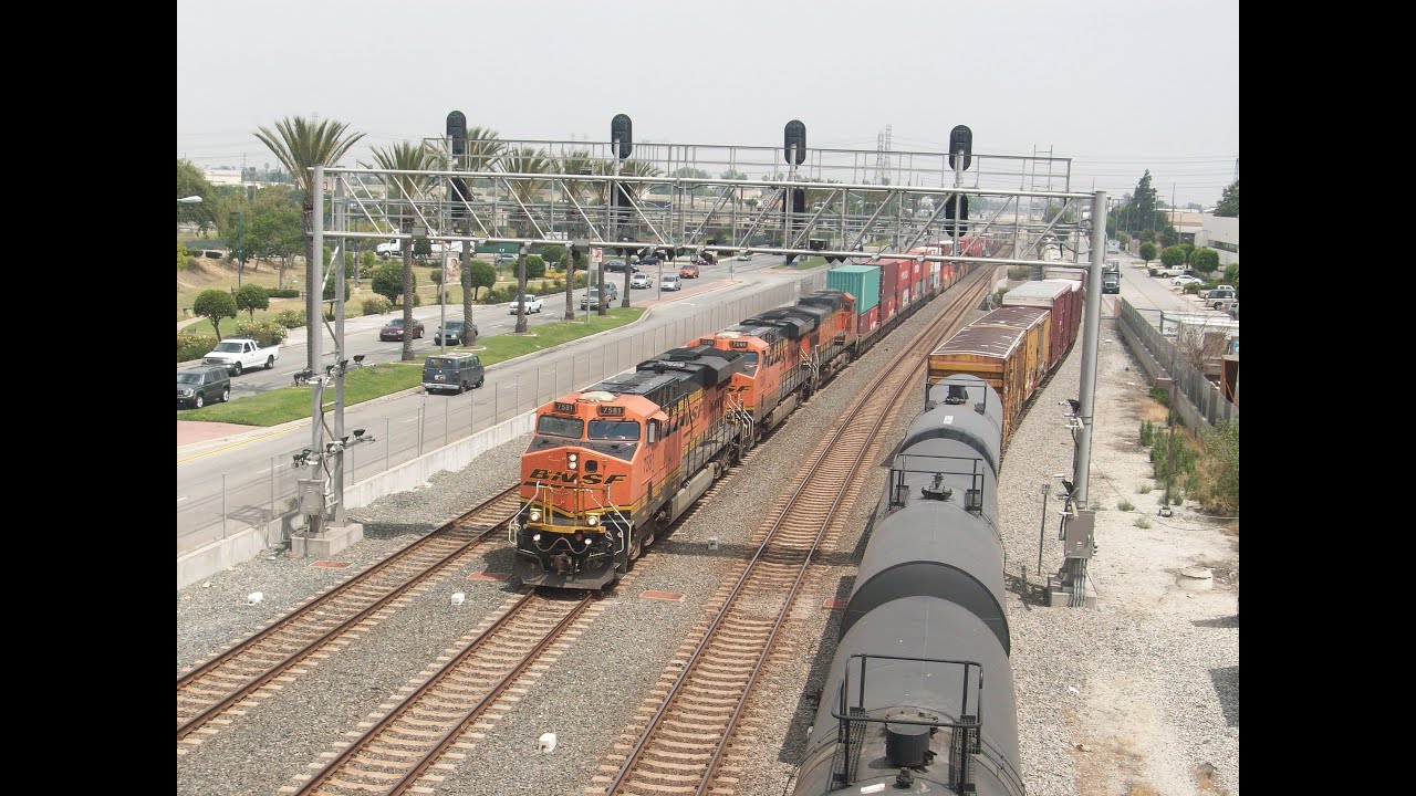 Railfanning SO CAL - Alameda Corridor - BNSF 7581 Leads a Stack train ...