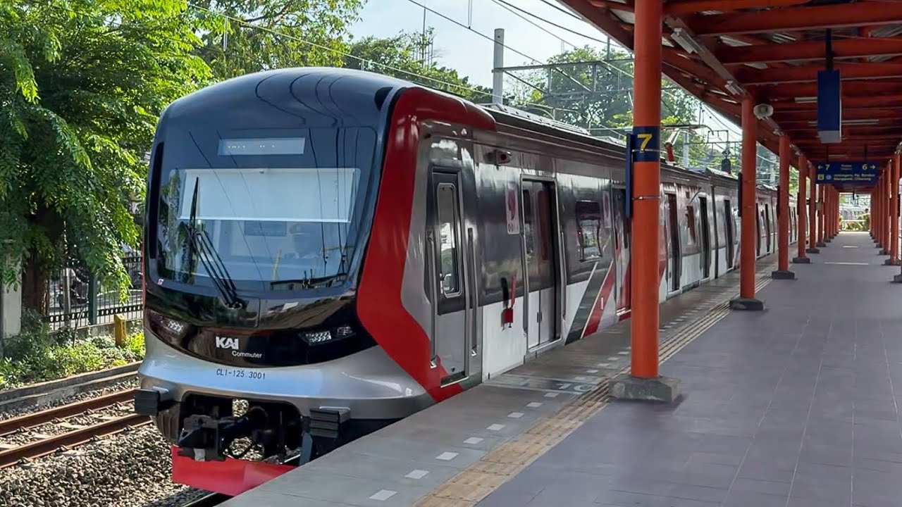 Kompilasi KRL Commuter Line Terbaru di Stasiun Bekasi! CRRC CLI-125, JR ...
