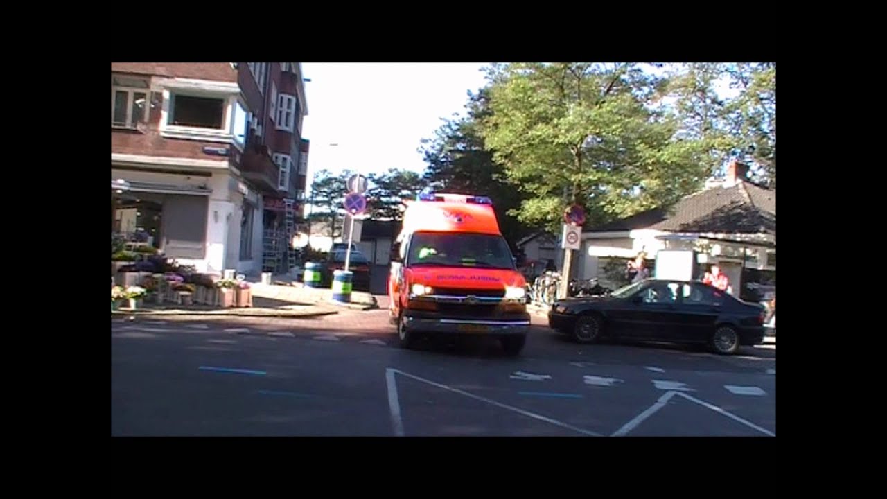 VZA Ambulance 13-166 met spoed naar de Amsteldijk - YouTube
