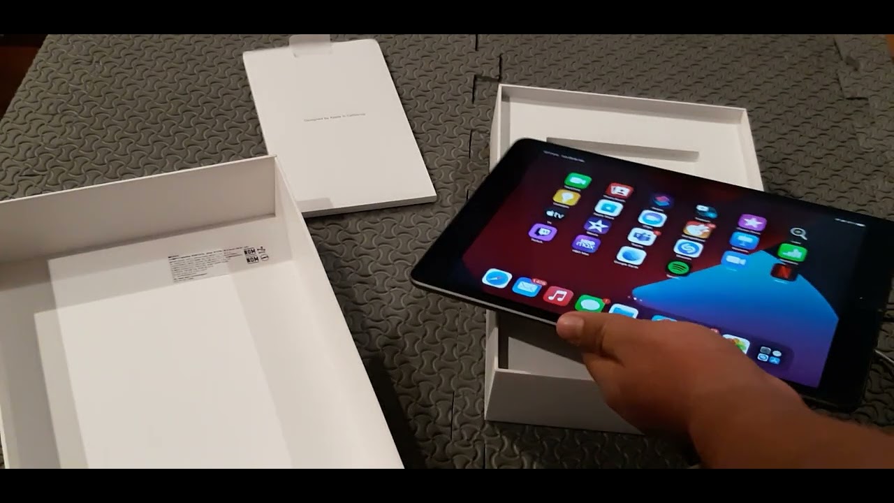 unboxing ipad 8 - YouTube