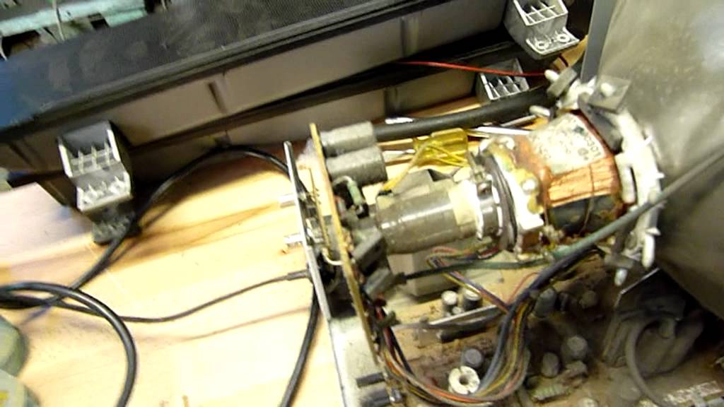 Junk Security Monitor Fun - HV CRT Capacitor - YouTube