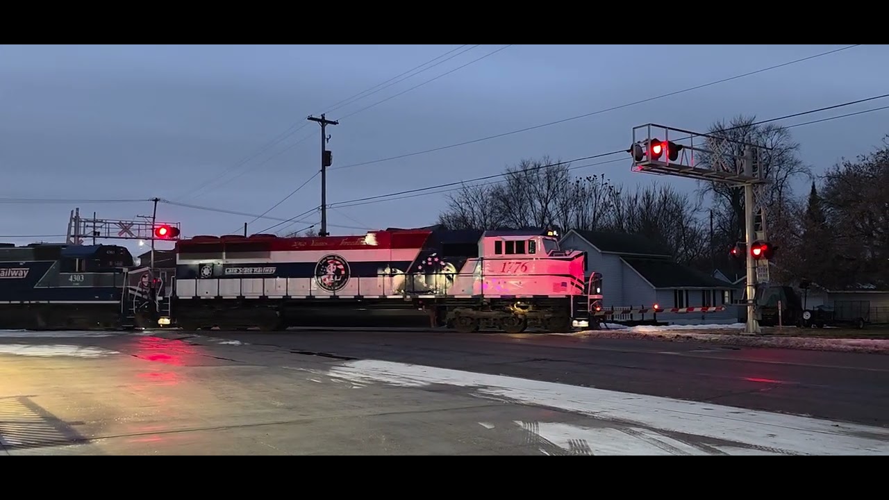 LSRC 1776, LSRC 4303, LSRC 303, & LSRC 6305 Northbound Bay City - YouTube