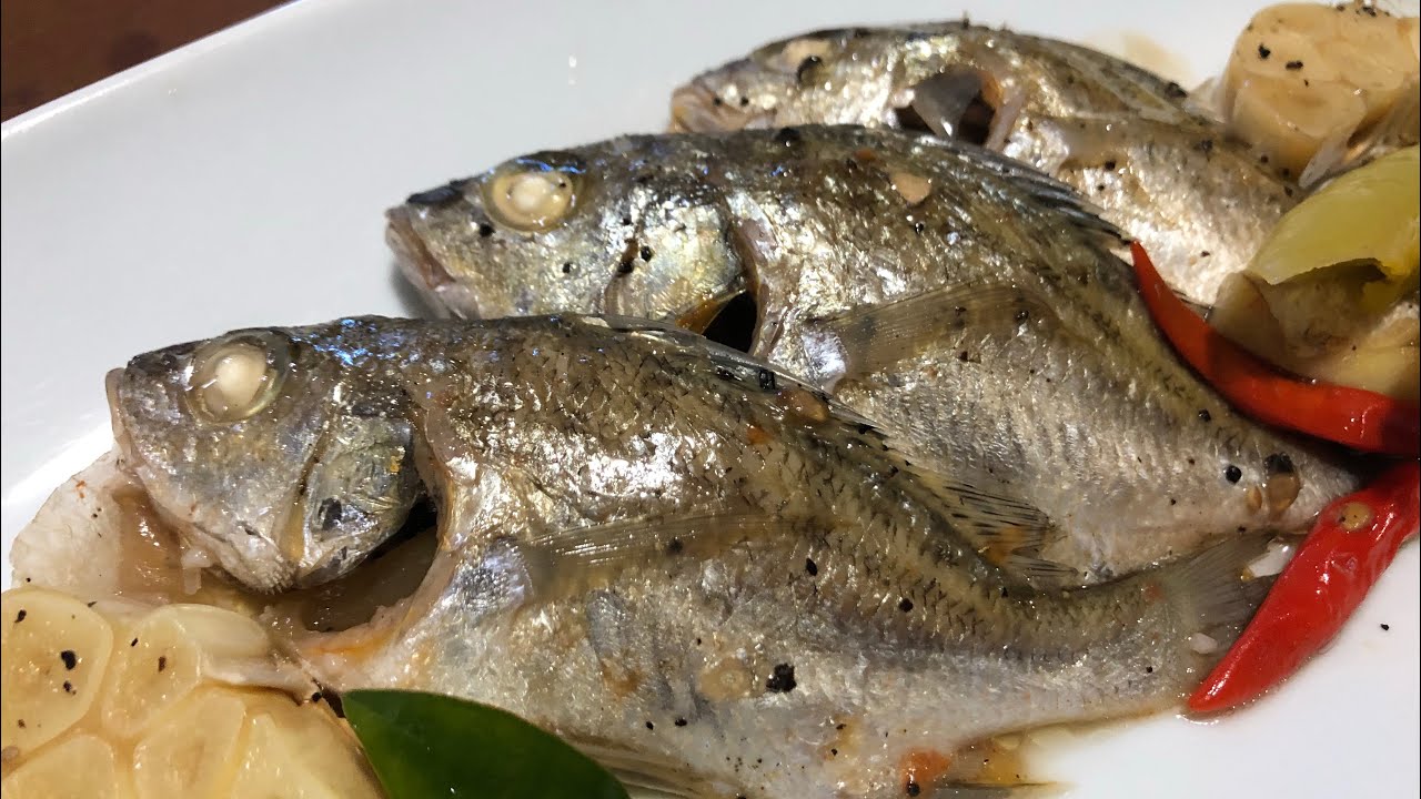 Paksiw na ayungin sa manggang hilaw - YouTube