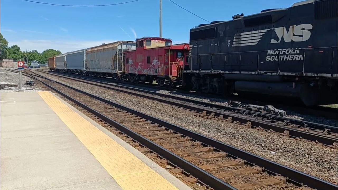 Ns B23 enters Elkhart with a really rugged caboose - YouTube