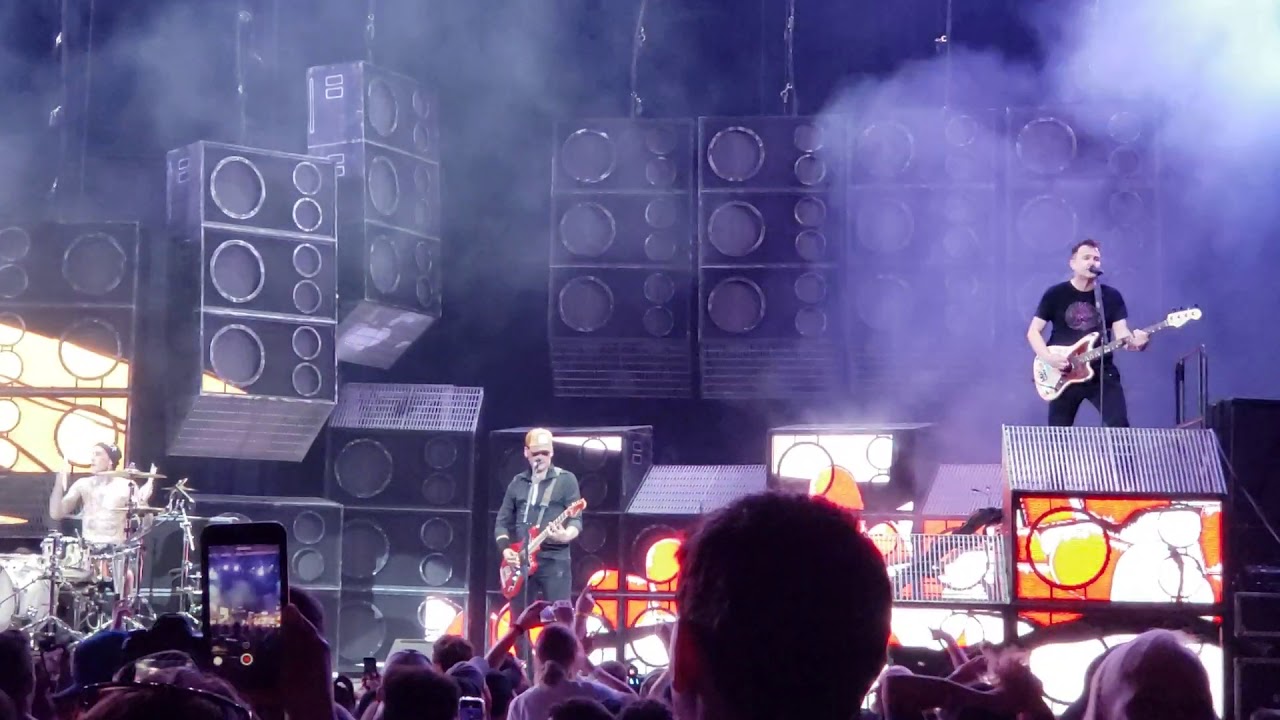 Blink 182 -The Party Song (Live) 7-3-2019 Indianapolis - YouTube