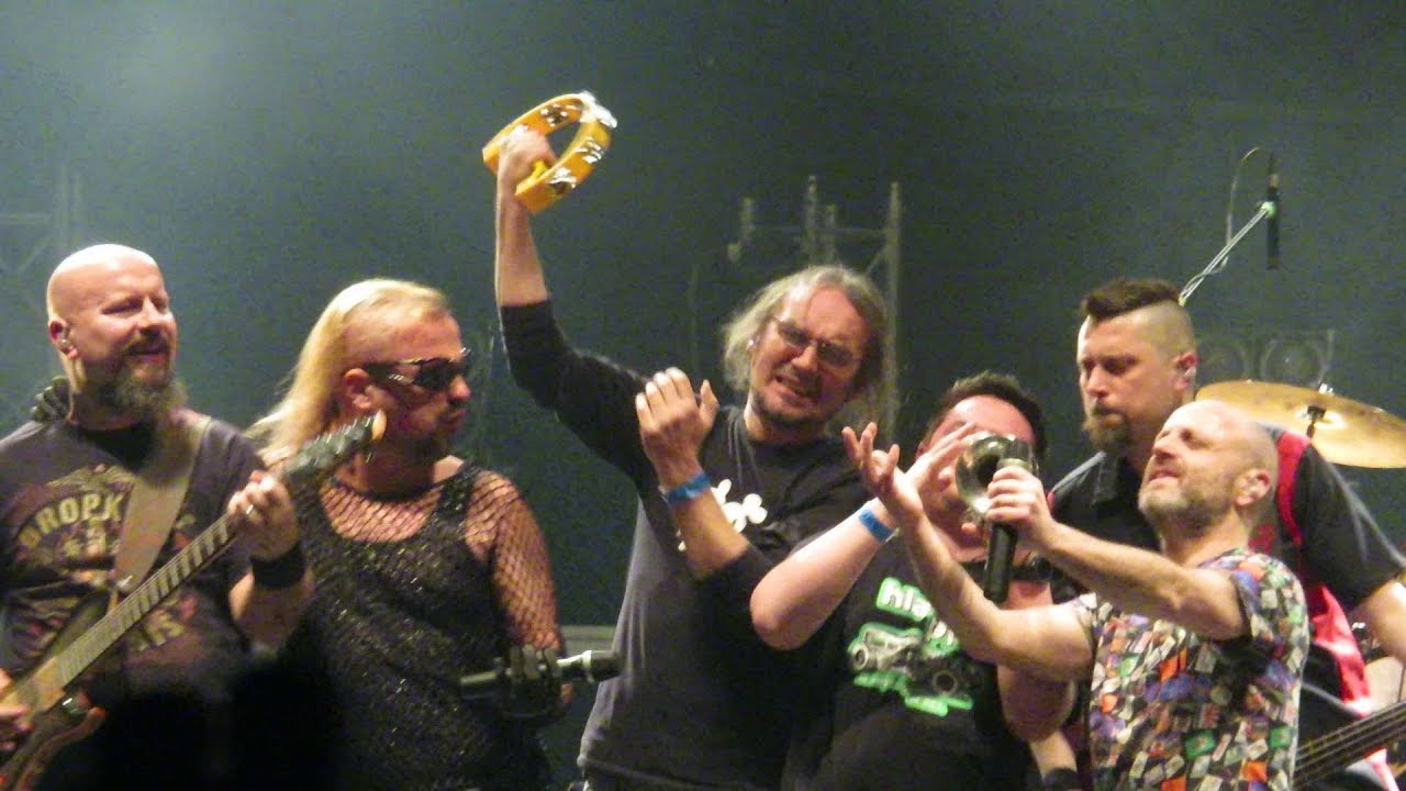 HLADNO PIVO feat. SHAMSO 69 - Bačkizagre stuhpa šeja - Dom sportova ...