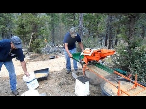 Finding Gold With The New Gold Fox Trommel Le Trap Sluice Box Set Up ...