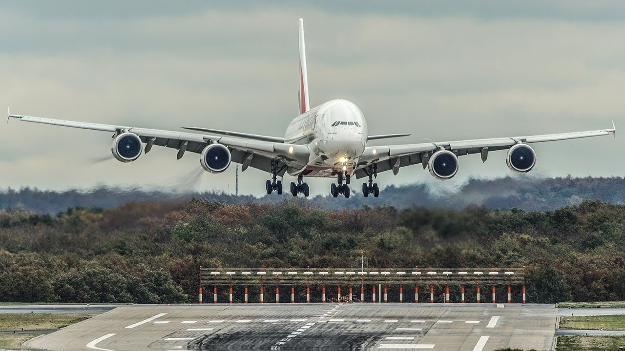 CROSSWIND LANDINGS during a STORM at Düsseldorf - AIRBUS A380, Boeing ...
