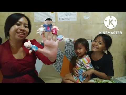 Widya and Khiran learn colors by Singing Finger Family. Widya and Khiran got Surprised!!