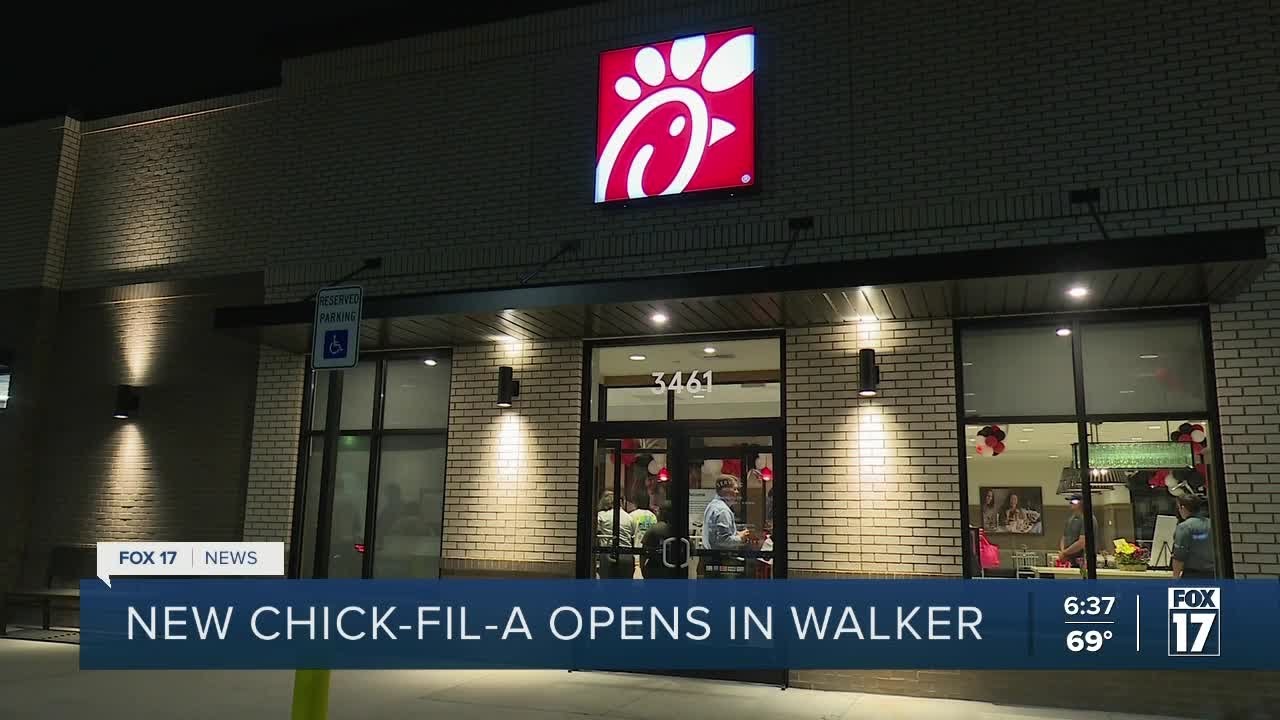 Chick-fil-A holds grand opening for new Walker location - YouTube
