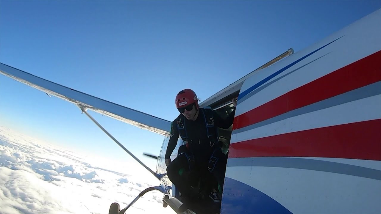 My 23rd Skydive | Amazing View of Hawaii - YouTube