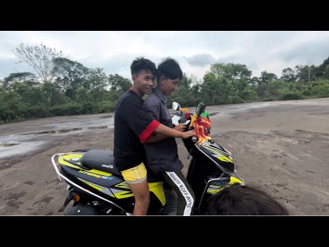 My brother learning scooty ntorq XT125 - YouTube