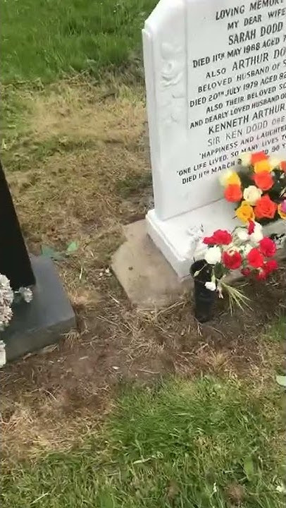 Comedy legend ken Dodd grave. - YouTube