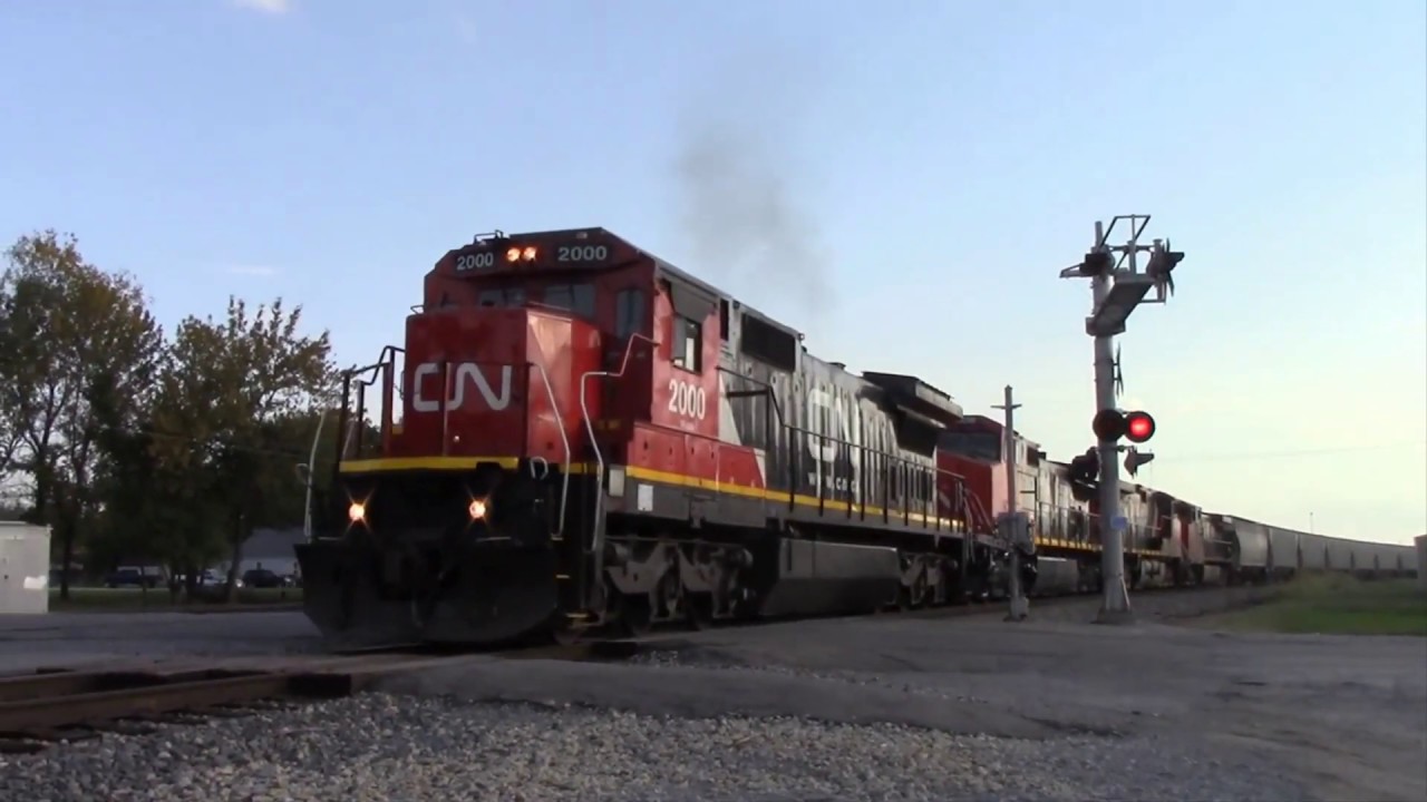 CN C40-8 Locomotive Compilation - YouTube