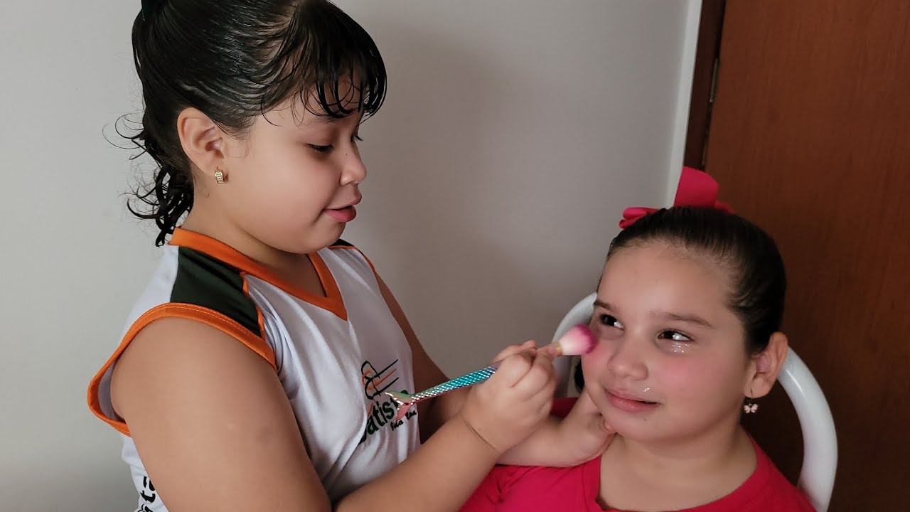 Minha Prima Me Maquiando🥰 Rumo A 100 Inscritos Youtube