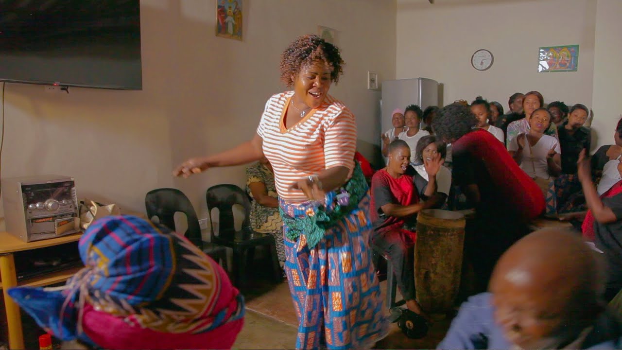 Men enjoyed this chilanga mulilo dance - YouTube