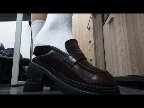 [Sound Effect] White sock giantess put tiny in her smelly shoe