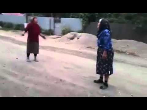 2 babe se cearta - valeleu oleleu - YouTube