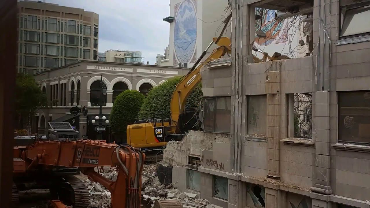 Deconstructing of the Customs House downtown Victoria timelapse - YouTube