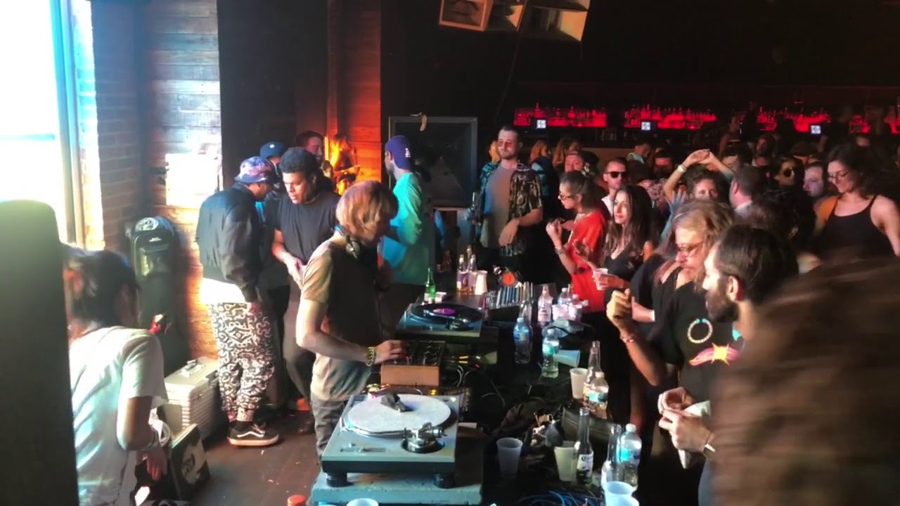 Dj zip live at resolute gets perlonized - YouTube