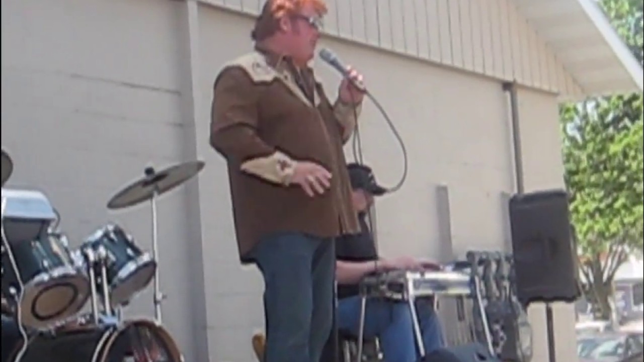 Red Higgins "There goes my everything" - YouTube