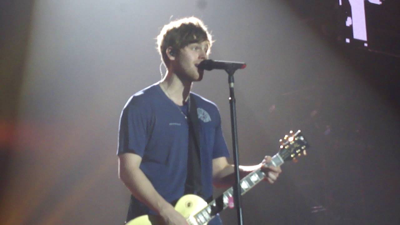 5SOS - catch fire (SLFL Antwerp, 20.05.2016) - YouTube