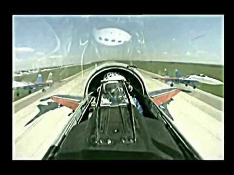 Sukhoi - Test Pilots and Russian Knights aerobatic team.avi - YouTube