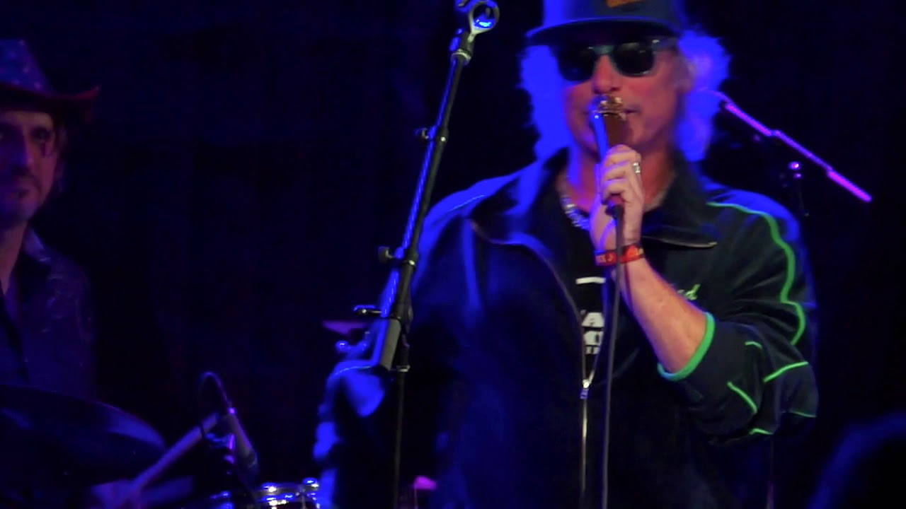 Chad Galactic - Donut (live) - YouTube