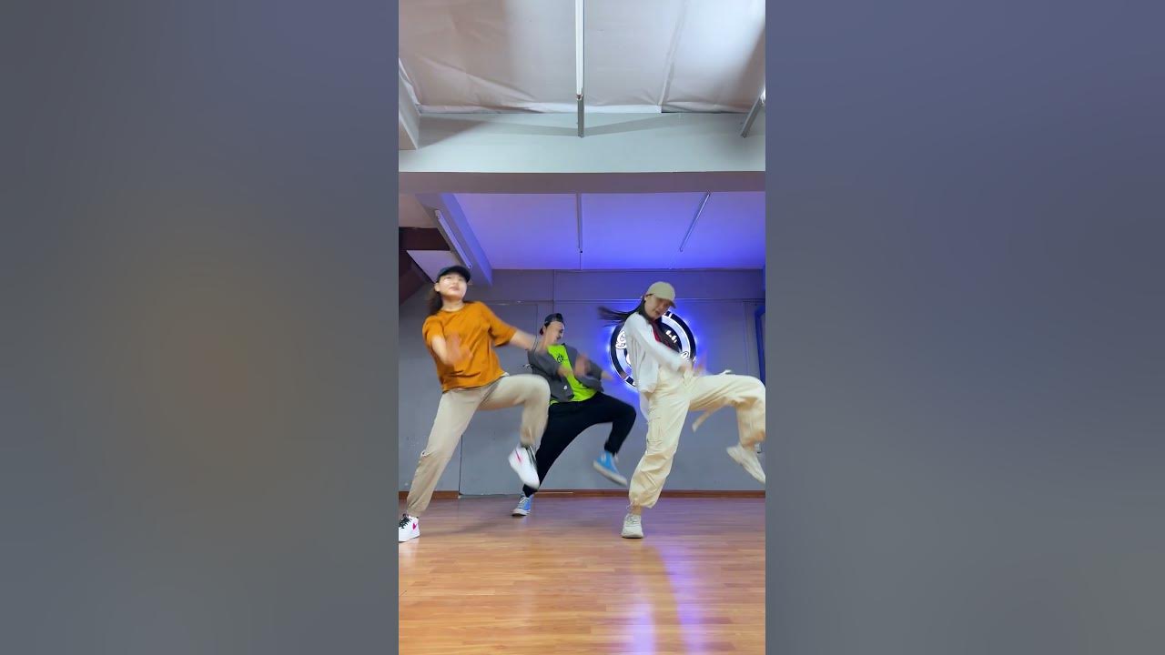 ဒီတစ်ခါတော့ 𝐓𝐡𝐚𝐢 သီချင်းလေးနဲ့ ခပ်သွက်သွက်𝐬𝐭𝐲𝐥𝐞 လေးကို 𝐖𝐞𝐞𝐤𝐝𝐚𝐲 𝟔 𝟕 And 𝟒
