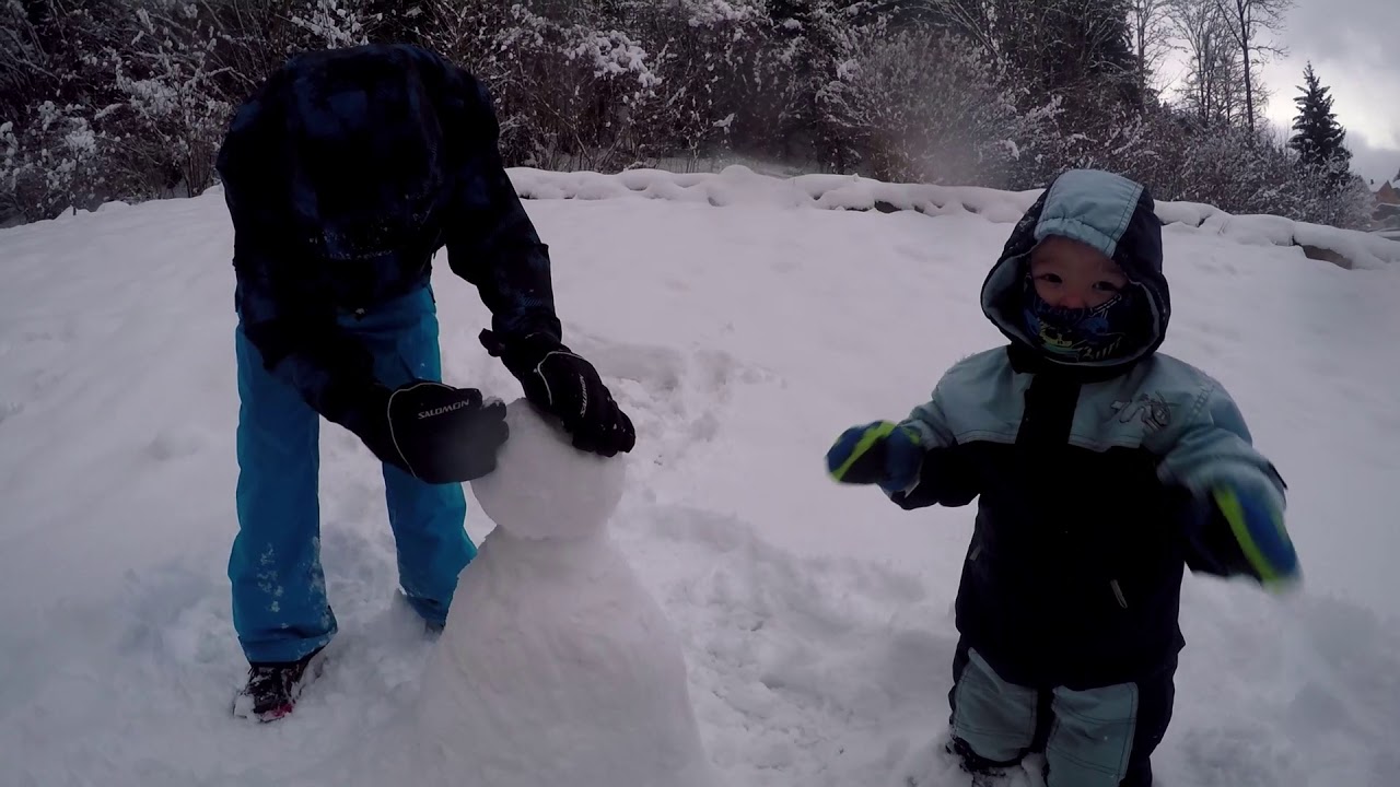 Playing in the snow - YouTube