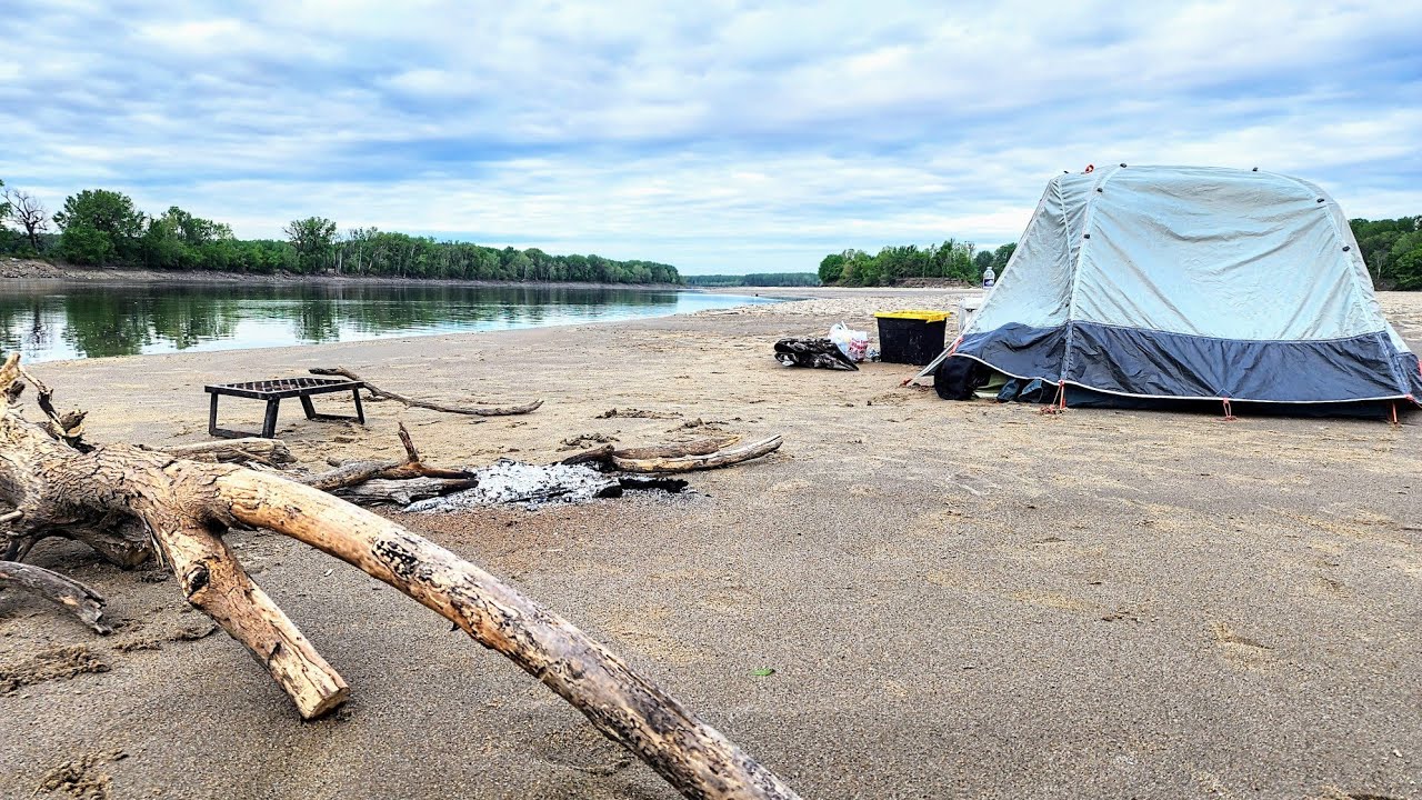 This GIANT SANDBAR Holds MONSTER FISH!! (River Fishing) - YouTube