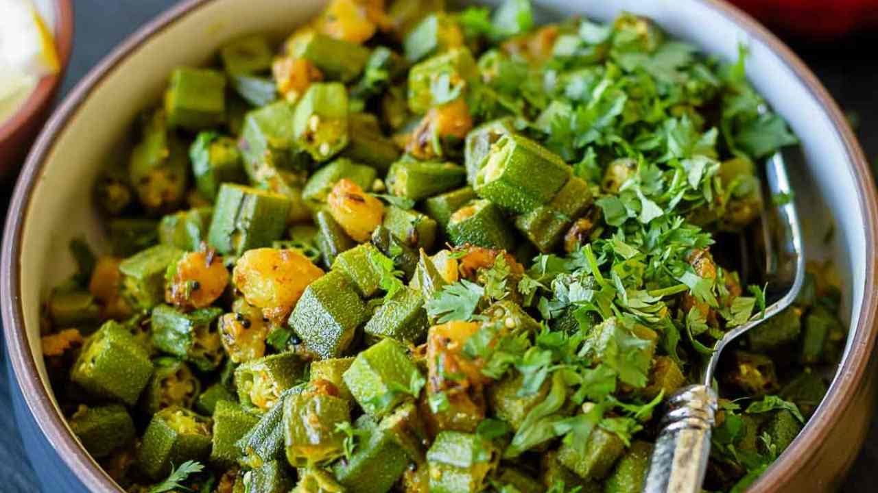 Bhinda Bateta nu Shaak (Gujarati Okra Potato Sabzi) - YouTube