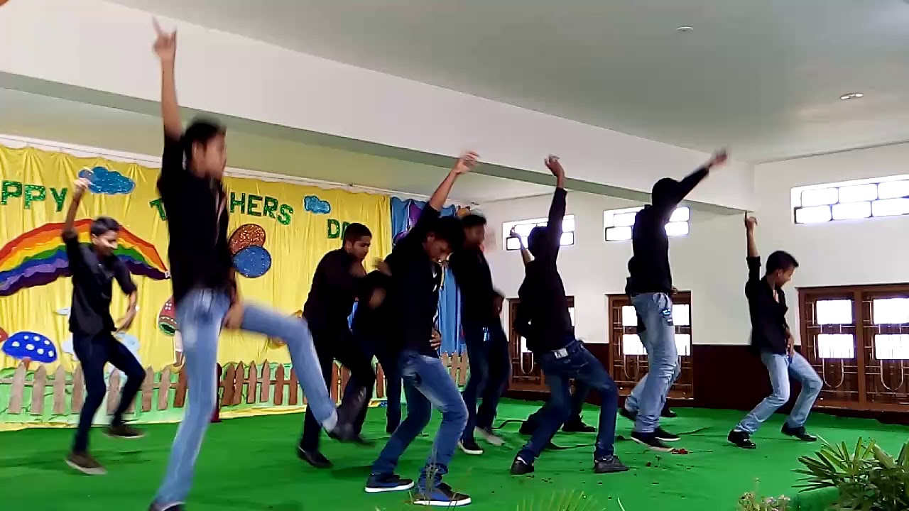SCHOOL STUDENTS DANCE PERFORMANCE (COMEDY DANCE) - YouTube