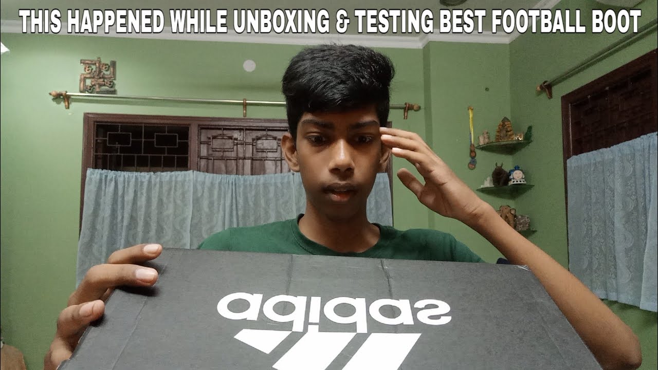REVIEWING MY NEW FOOTBALL BOOT - YouTube