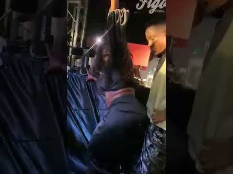 Kelvyn Boy takes h!s😟Pen!s🥒on Wendy Shay during performance On Stage #downflat #kelvynboy #wendyshay