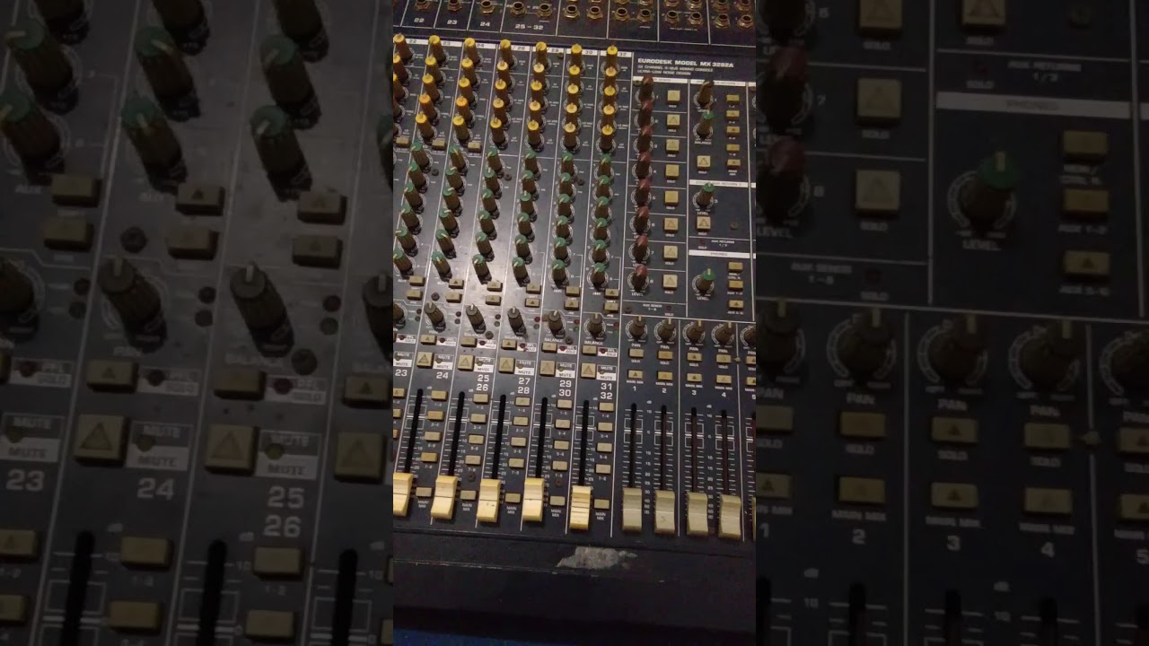 Review mixer behringer eurodesk mx 3282A - YouTube