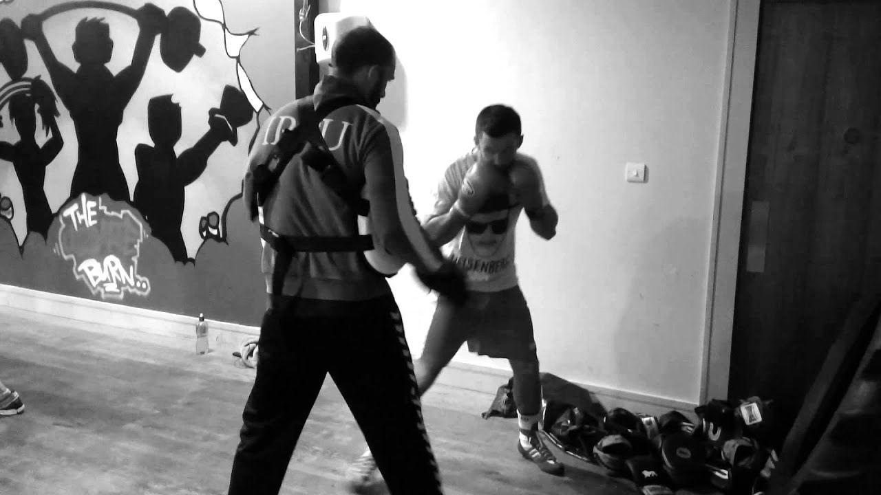 The Ultimate Burn - Colin O Donovan hits pads with Eamon Scully - YouTube