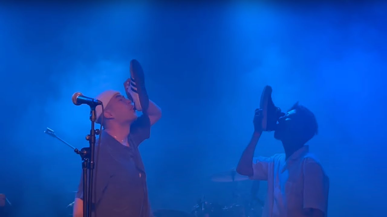 Easy Life AU Tour Vlog | 이지 라이프 호주투어 오프닝 했습니다 - YouTube